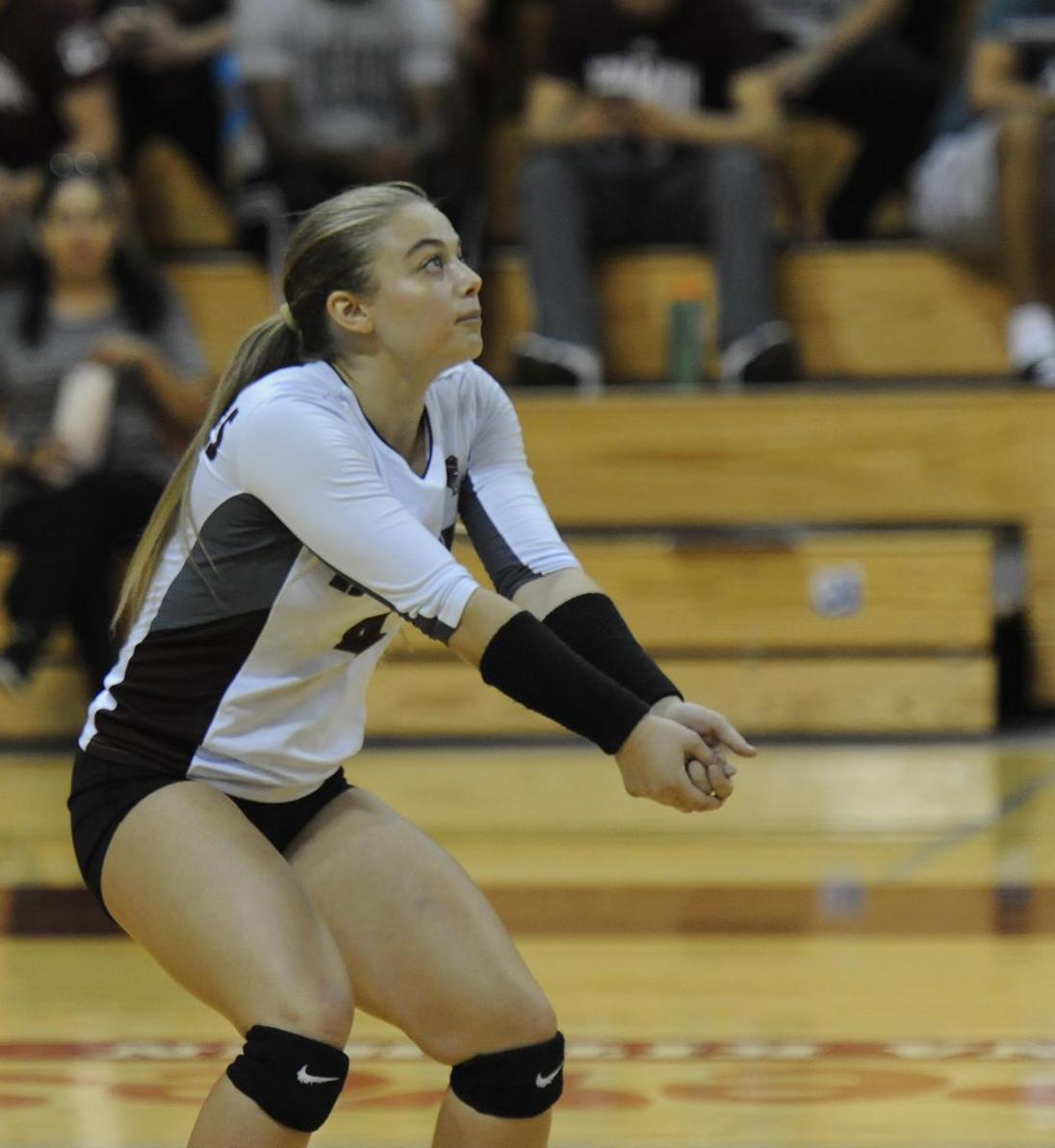 TAMIU volleyball wins first opening game since 2006