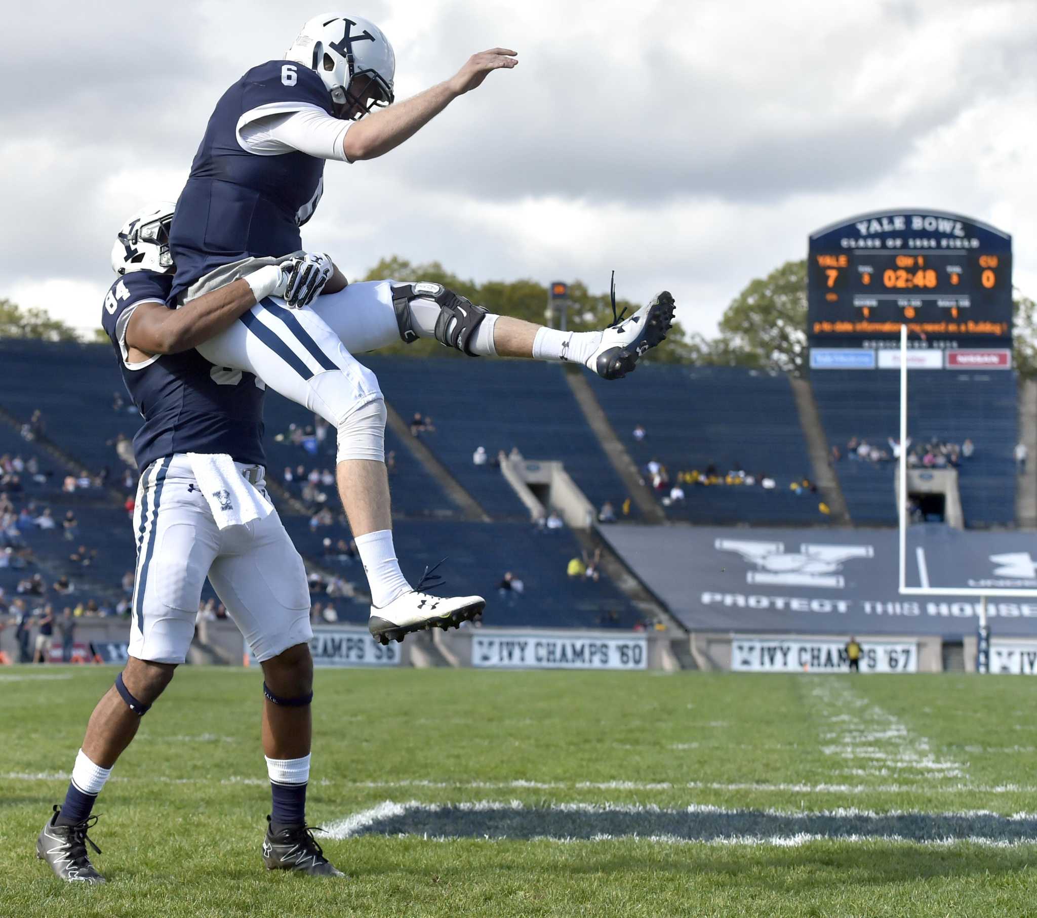 Yale football team keeping its cool in the August heat