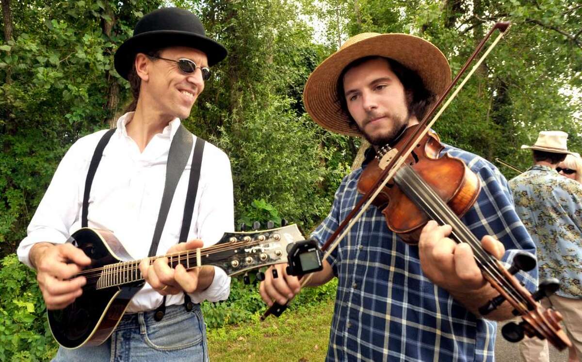 Bluegrass thrives in Roxbury