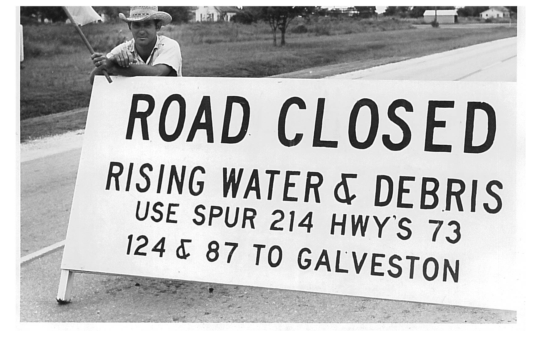 High tides may flood Texas 87 and Sabine Pass streets