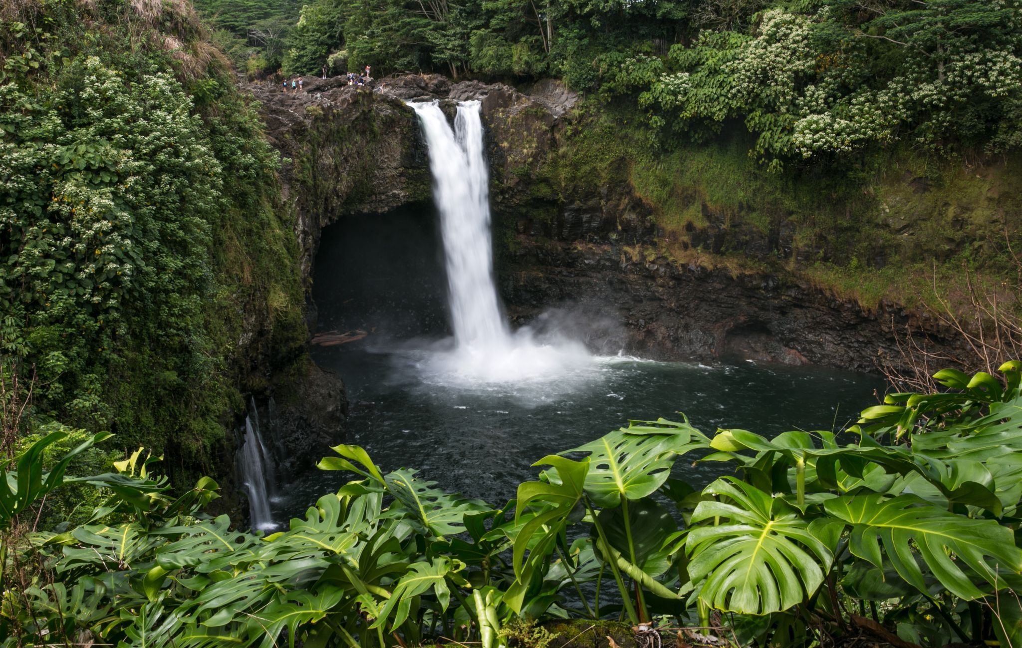 Before and after Hurricane Lane: Idyllic waterfalls become terrifying ...