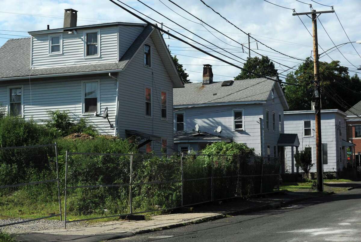 Spinnaker proposed 106-apartment, mixed-use building next to SoNo Train ...