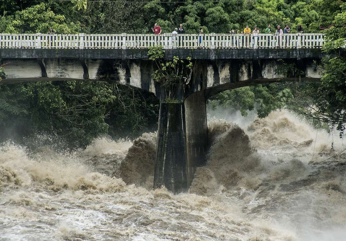 Parts of Hilo underwater as Hurricane Lane delivers nearly three feet ...