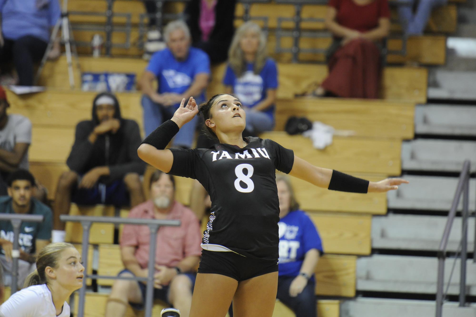 TAMIU drops a pair of 4-set games in New Hampshire