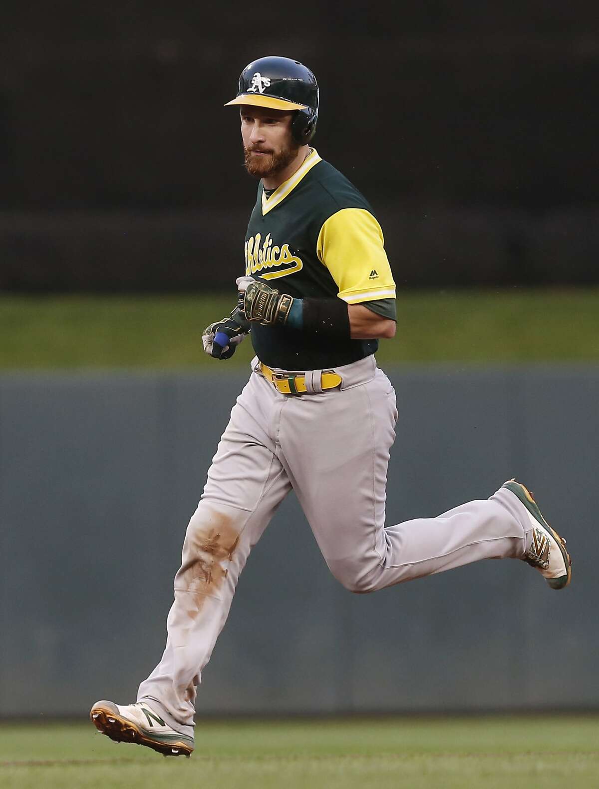 Jonathan Lucroy provides big blast to help A’s beat Twins