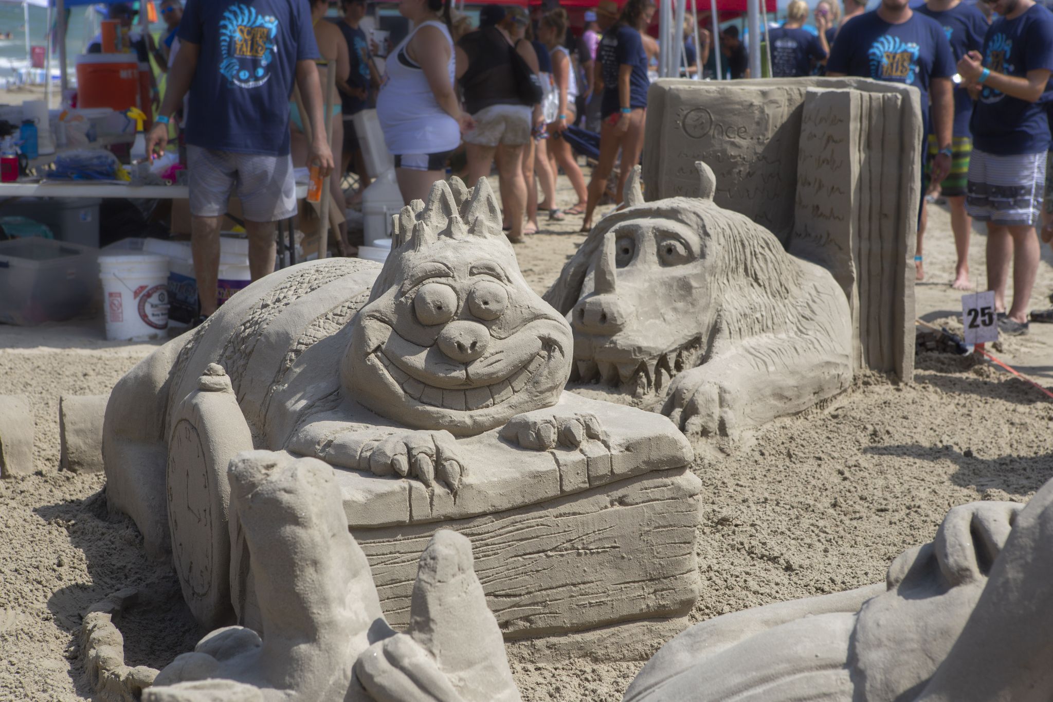 Sandcastle fans hit the Galveston beach for architect throwdown