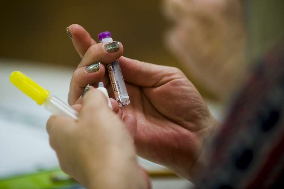 Public learns how to respond to overdoses - Midland Daily News