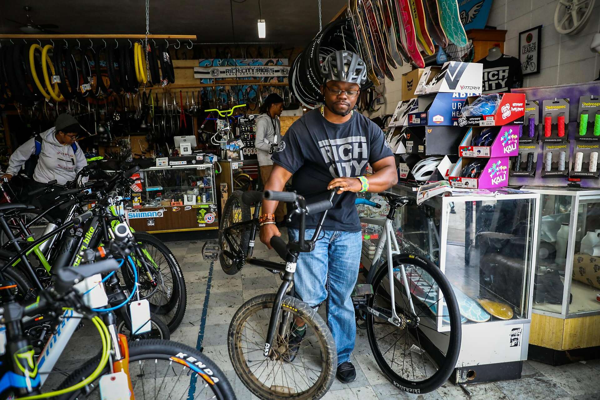 Najari Smith was riding his bike, playing music when Oakland Police ...