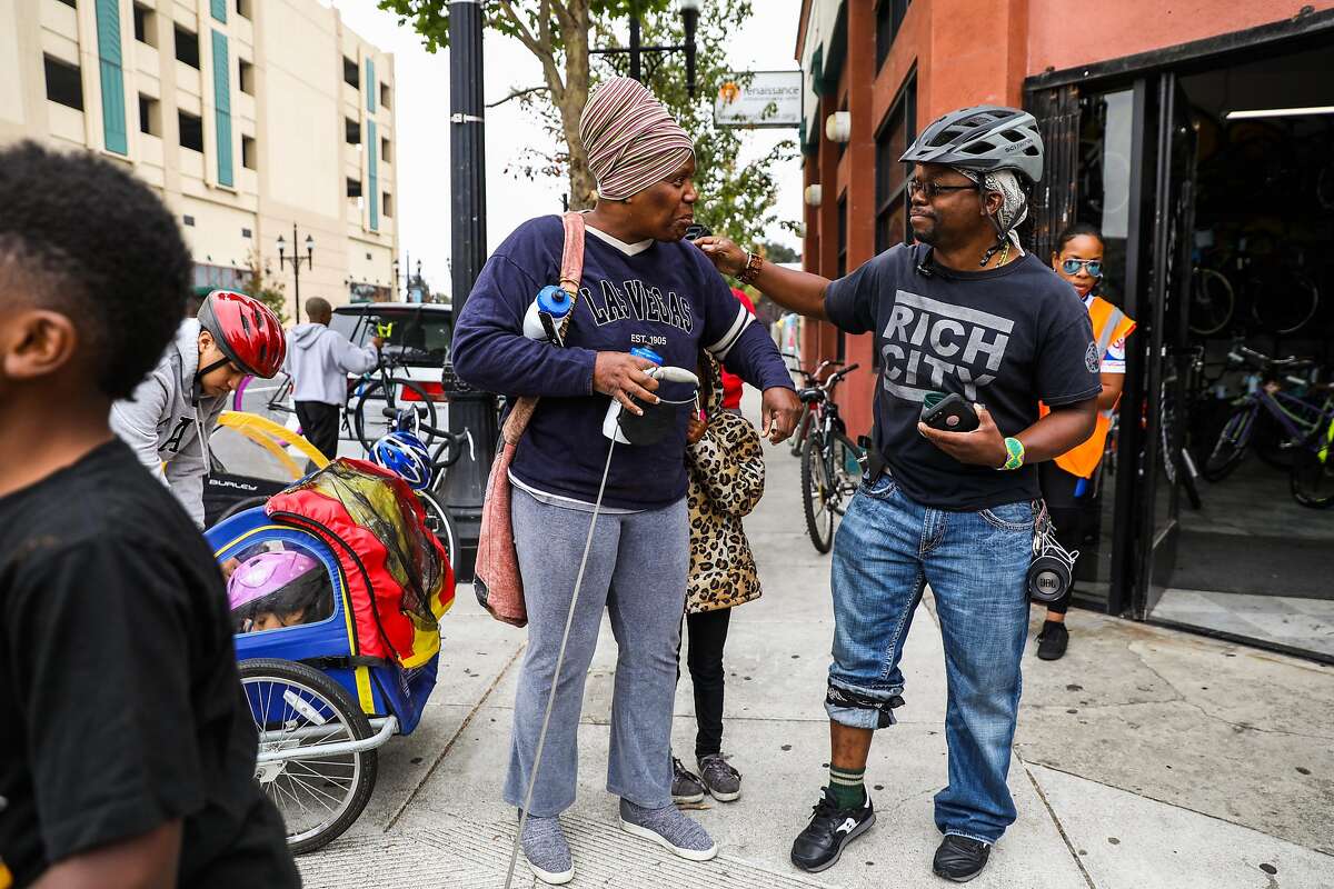 Najari Smith was riding his bike, playing music when Oakland Police ...