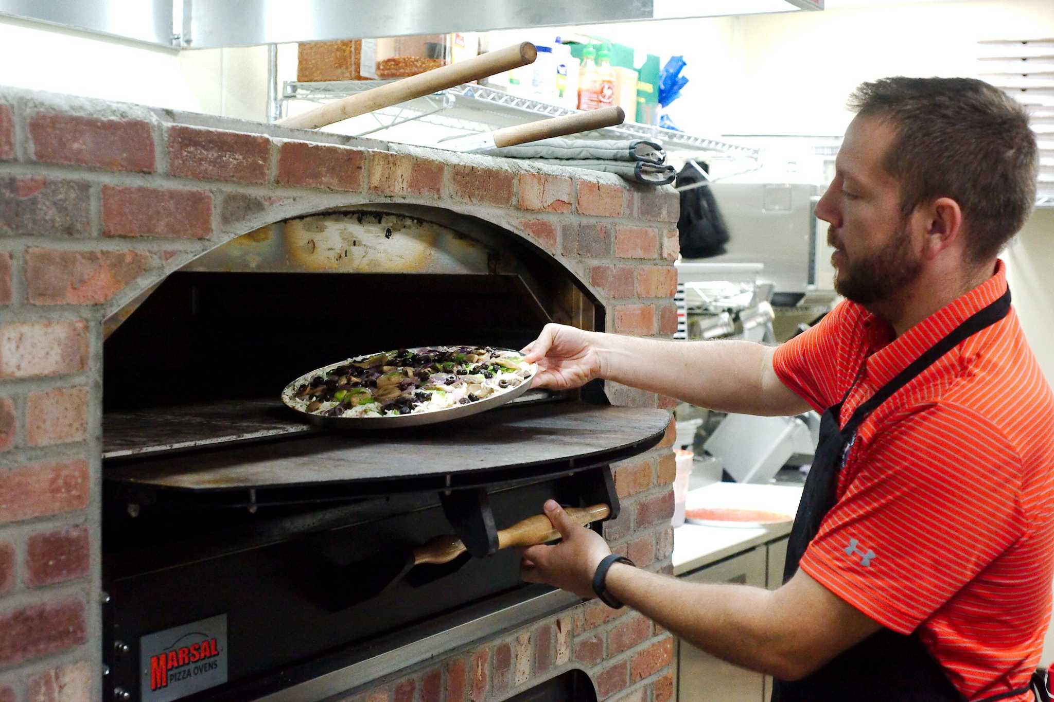 New restaurant to bring jobs, pizza to Deer Park
