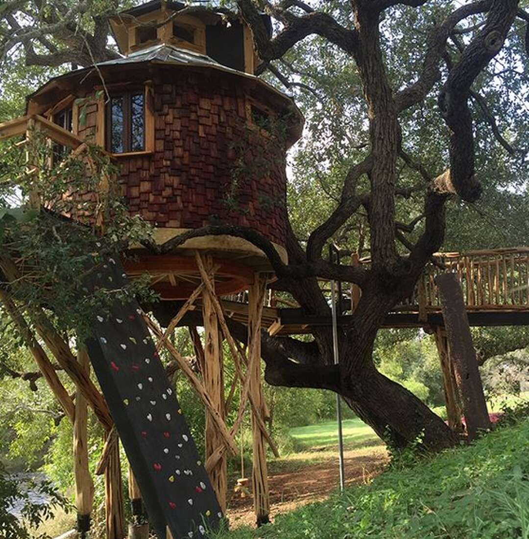 San Antonio-based treehouse builders hanging lavish hangouts in trees