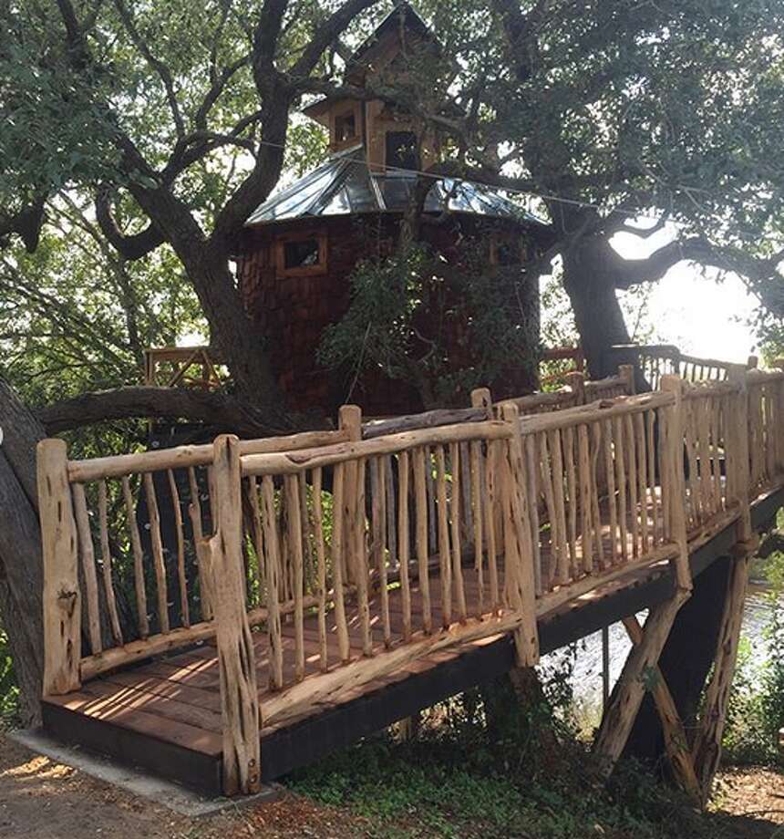 San Antonio-based treehouse builders hanging lavish hangouts in trees ...