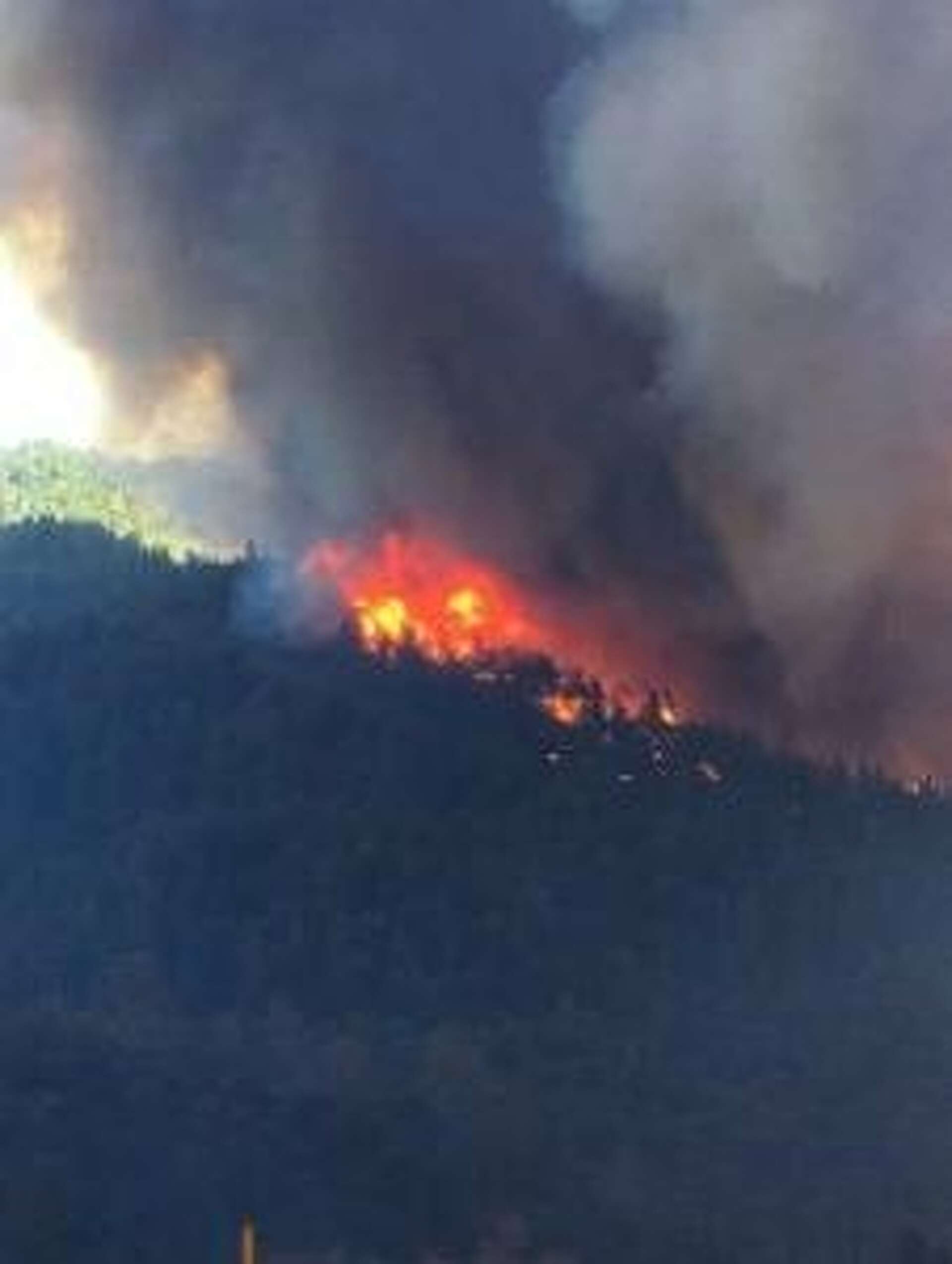 New wildfire north of Redding prompts evacuations, I-5 road closures