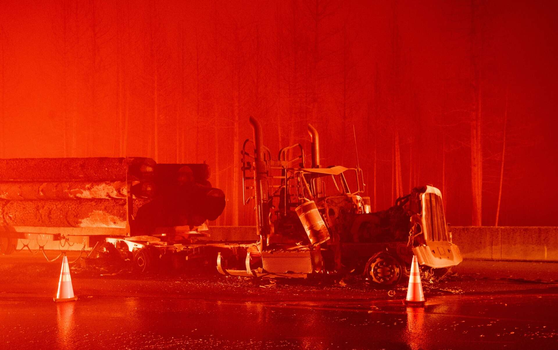 Massive smoke plume billows from exploding Delta Fire that's 'zero ...