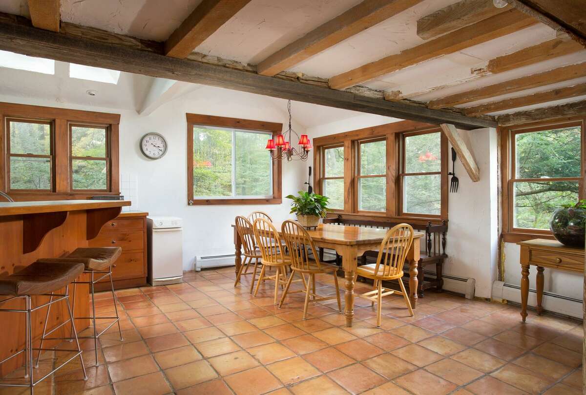 ‘Iconic’ barn house with silo in Kent