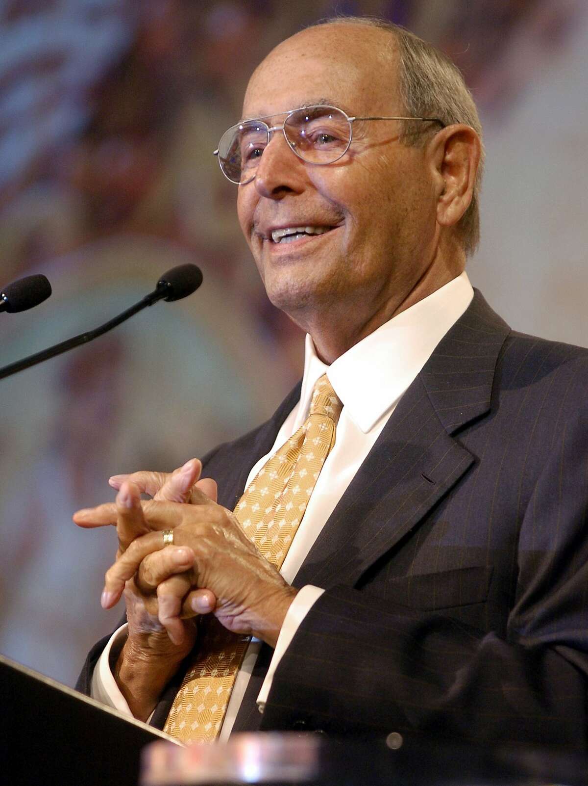 Richard DeVos, billionaire co-founder of Amway, dies at 92