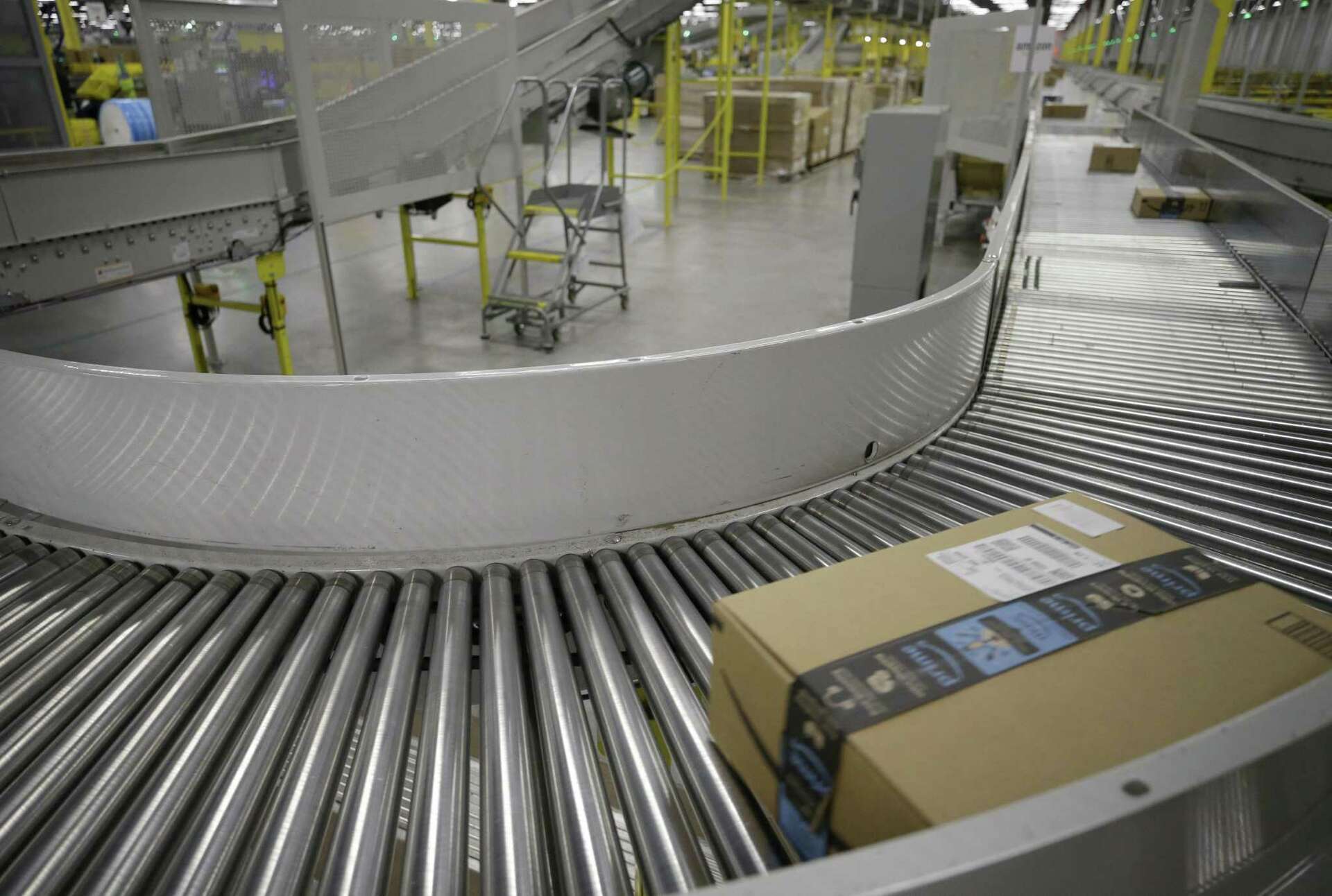 Amazon showcases new fulfillment center in Houston