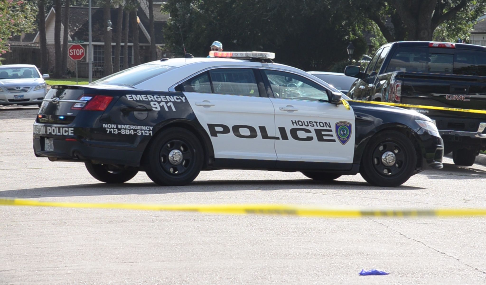 Victim shot in back in southeast Houston neighborhood, shooter still at ...