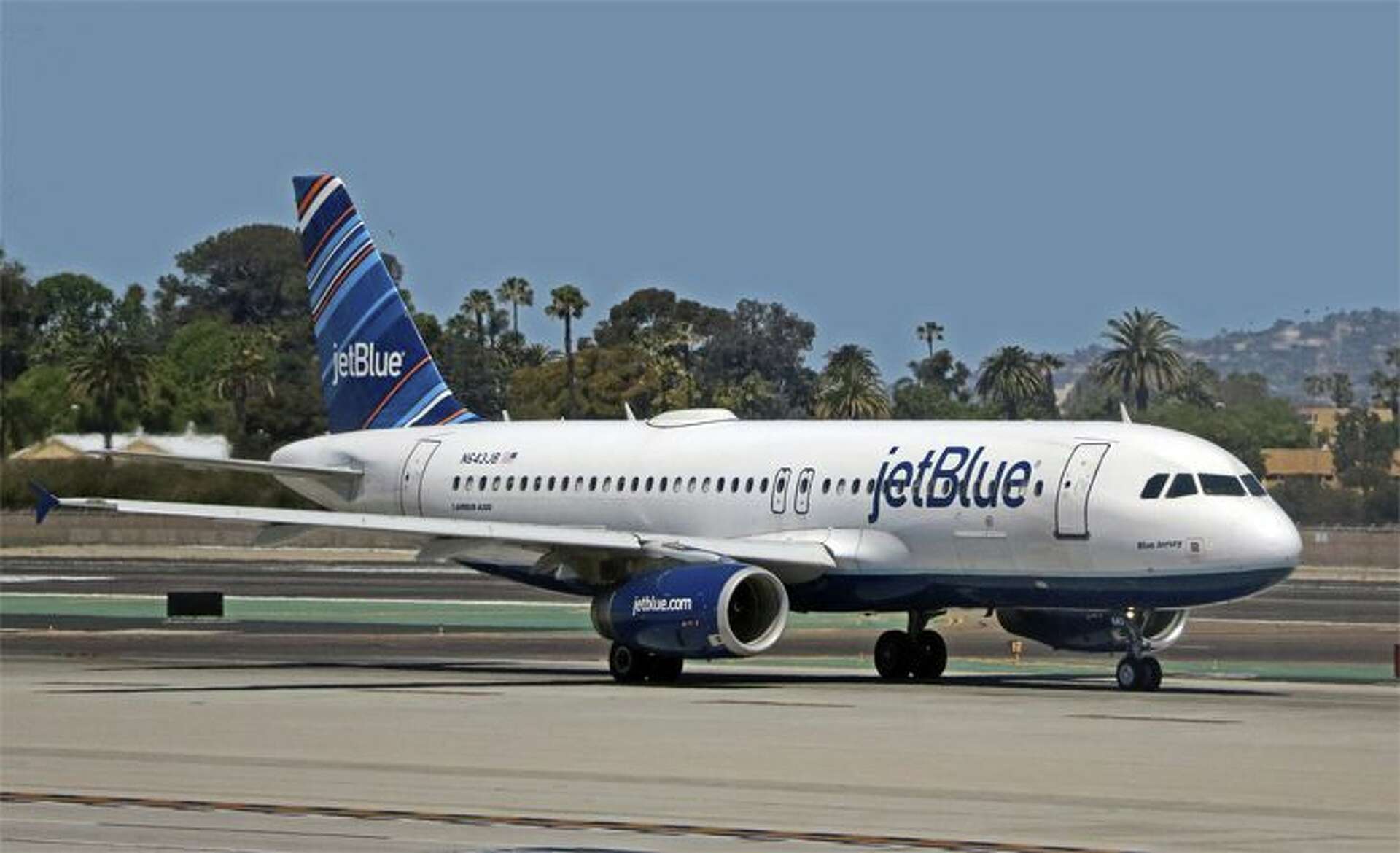 JetBlue spruces up jets with new seats, better tech