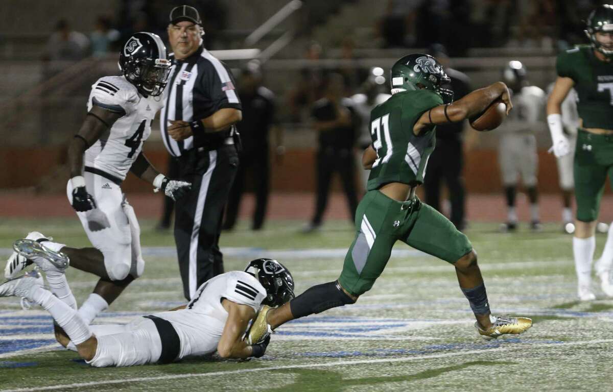 Steele seizes control in fourth, beats Reagan