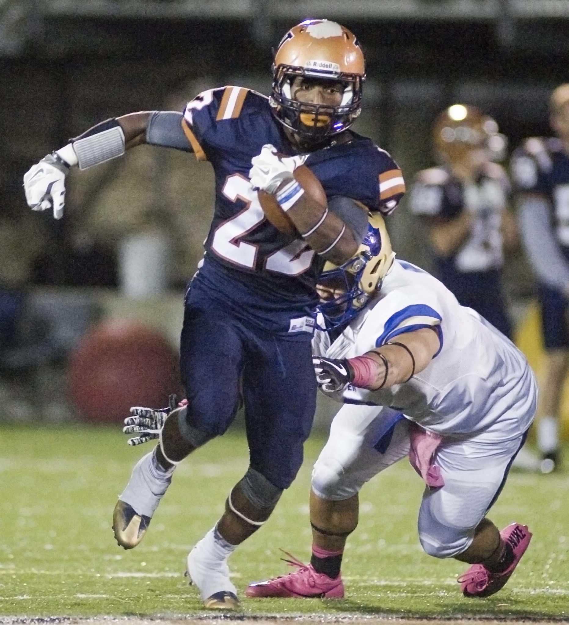 WESTCONN ROUNDUP: Patterson leads football team to season-opening win