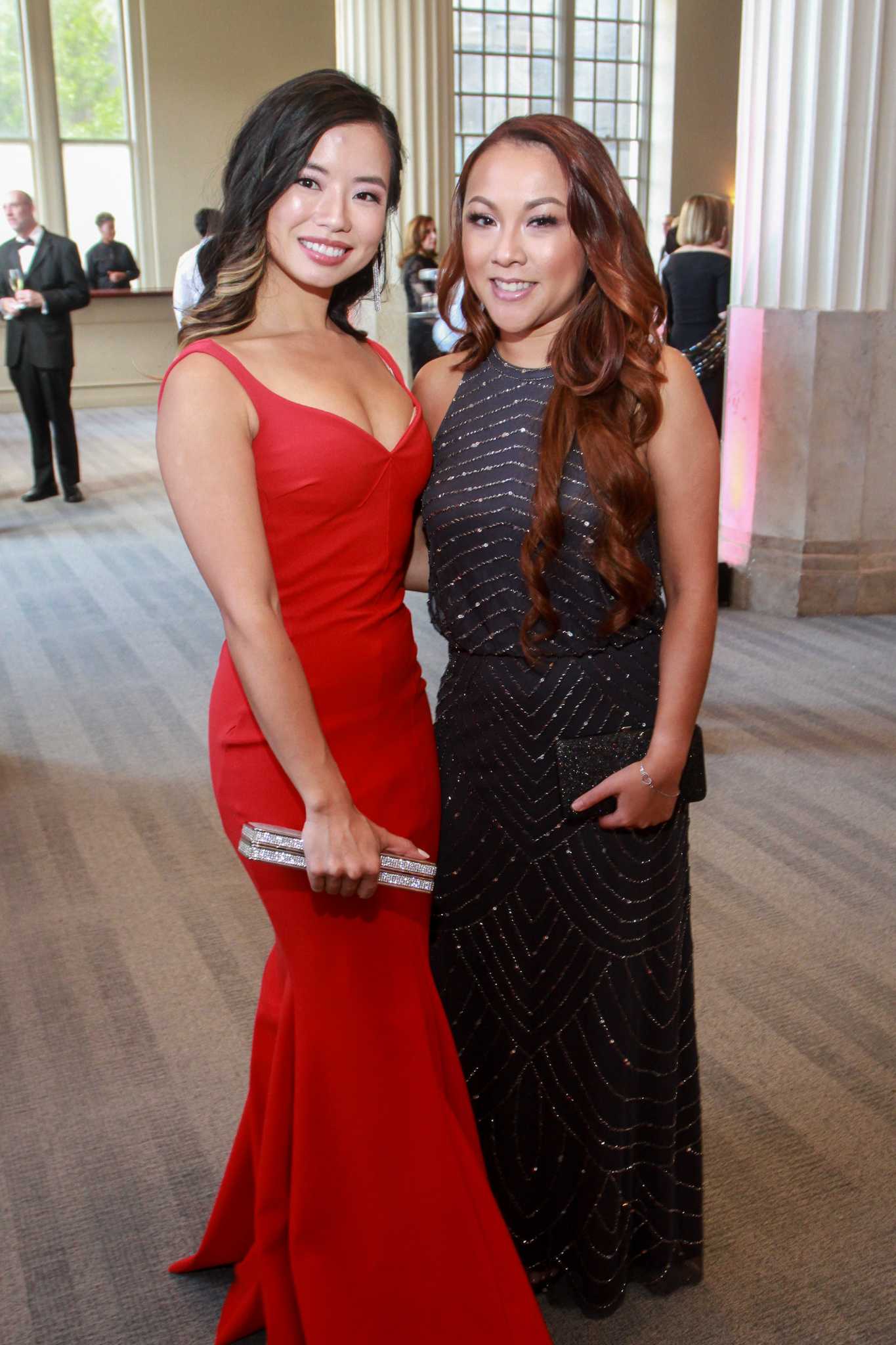 A millennial wardrobe change and one perfect coif dazzle the Houston ...