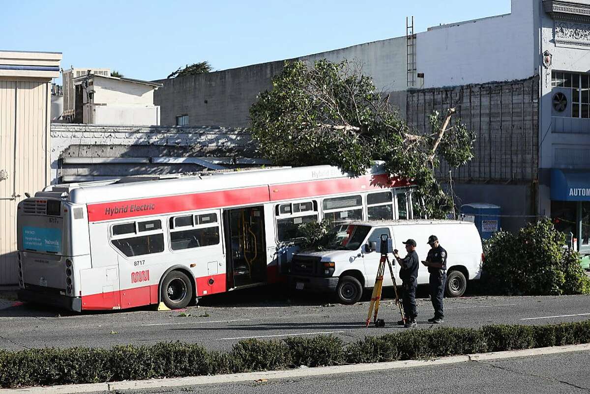 SF Muni bus driver who crashed last month in Marina dies from injuries