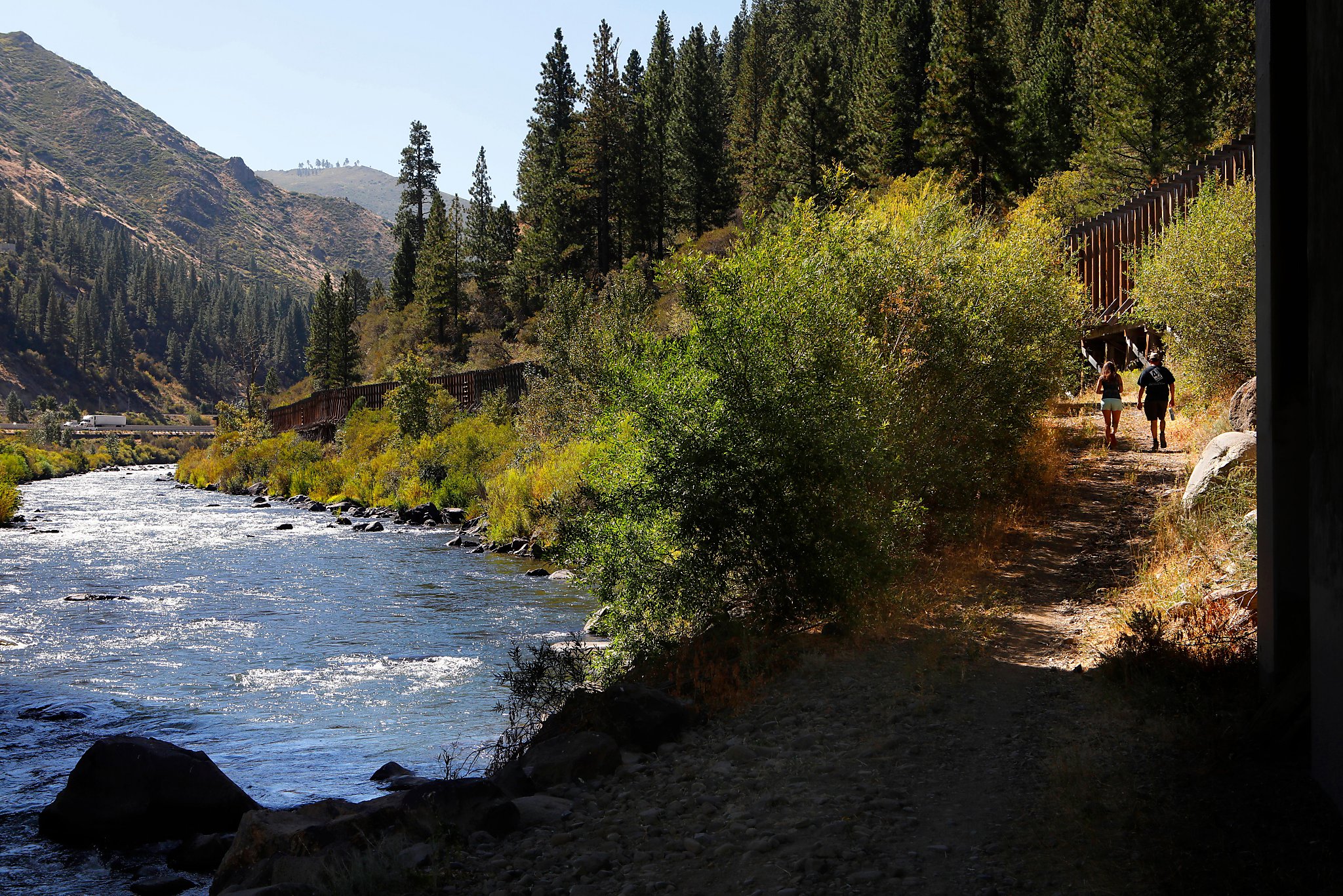 Canyon trail bridges lakes across state border