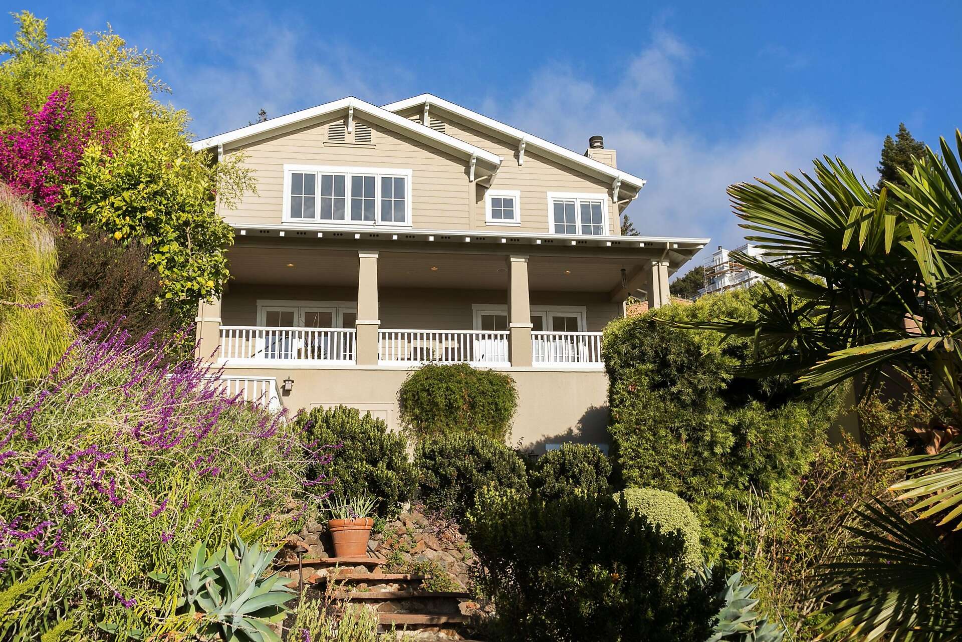 Walk-through: Mark Becker-designed contemporary includes 1,200-bottle ...