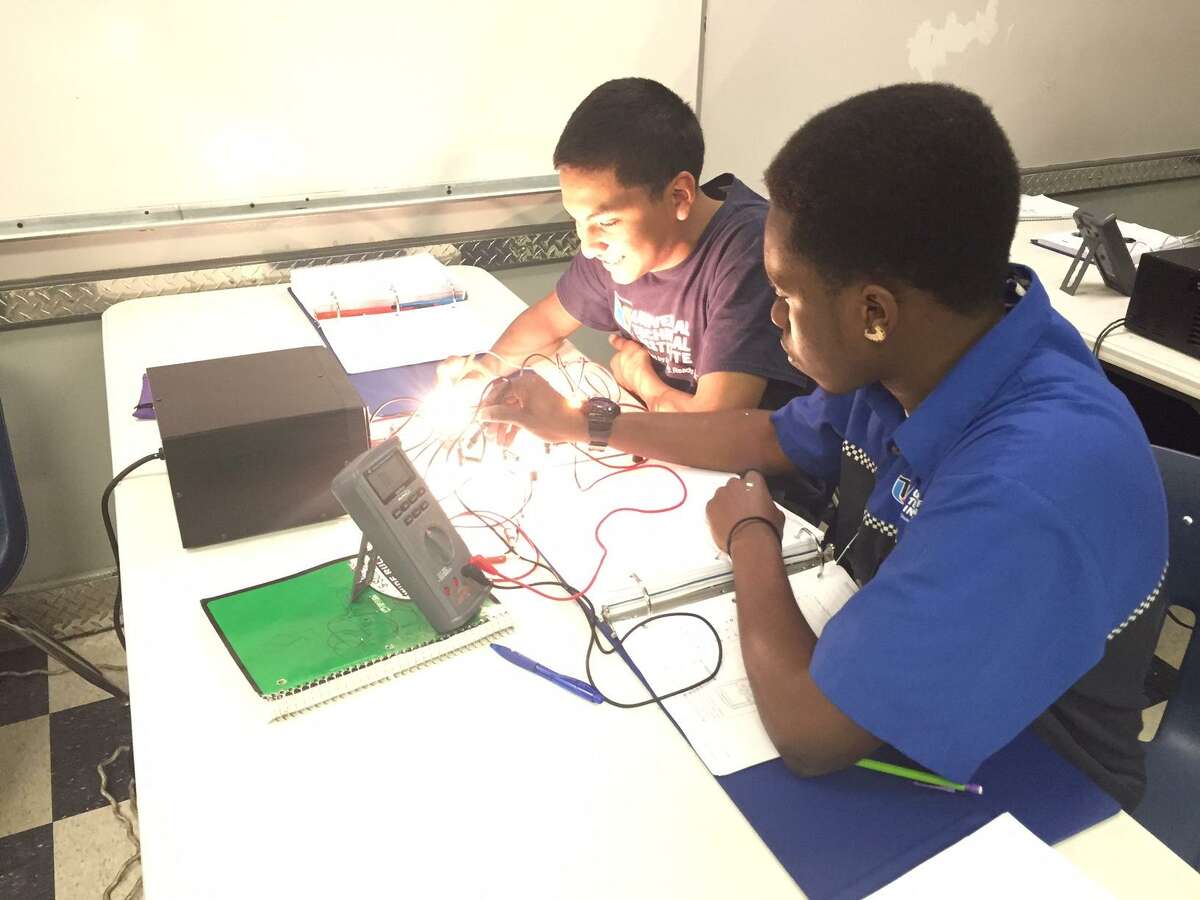 Universal Technical Institute-Houston offers alternative education