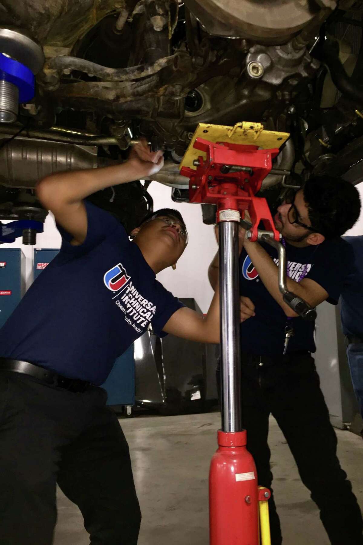 Universal Technical Institute-Houston offers alternative education