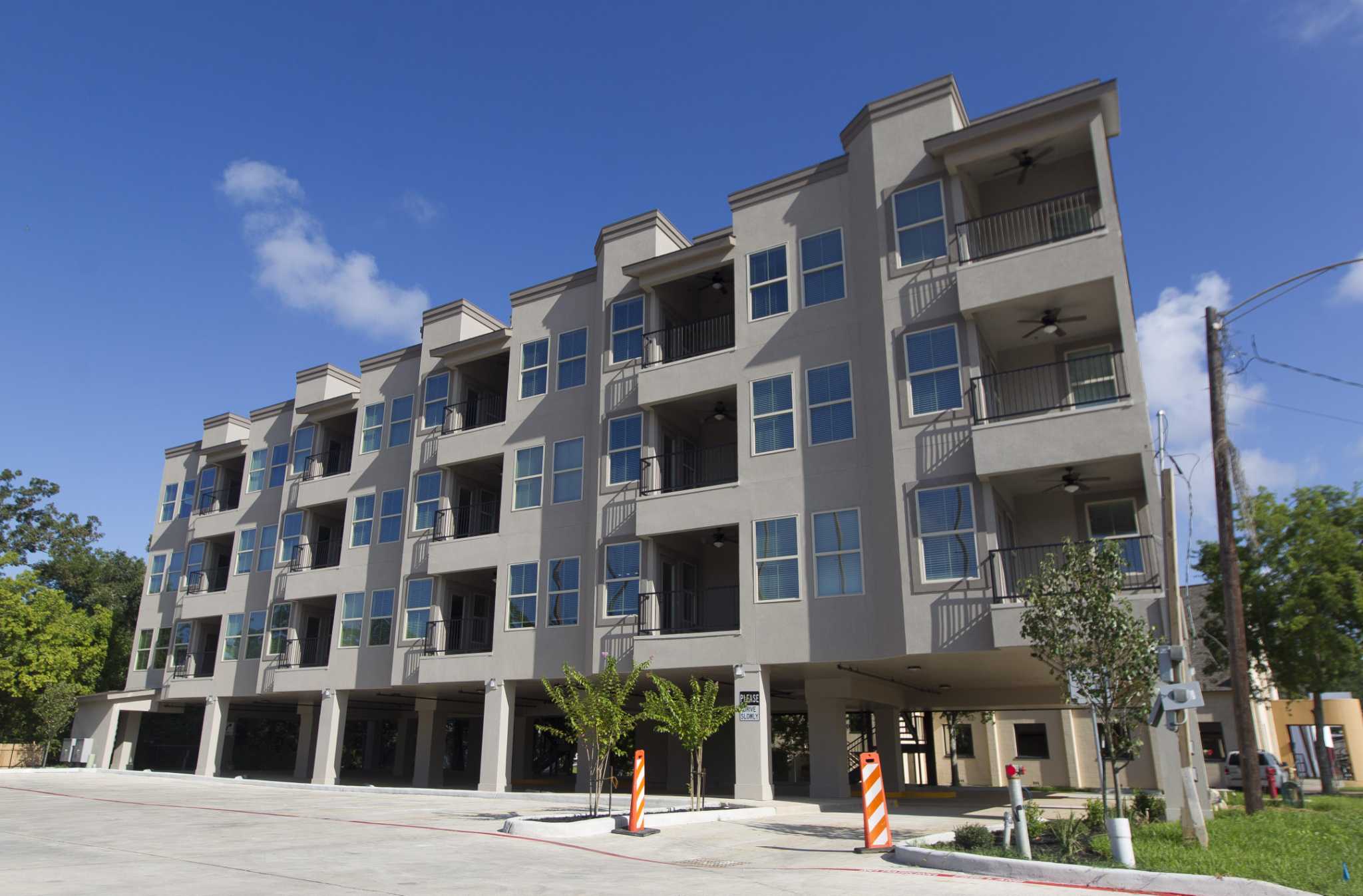 Conroe Council hesitates on building variance for apartment complex due ...