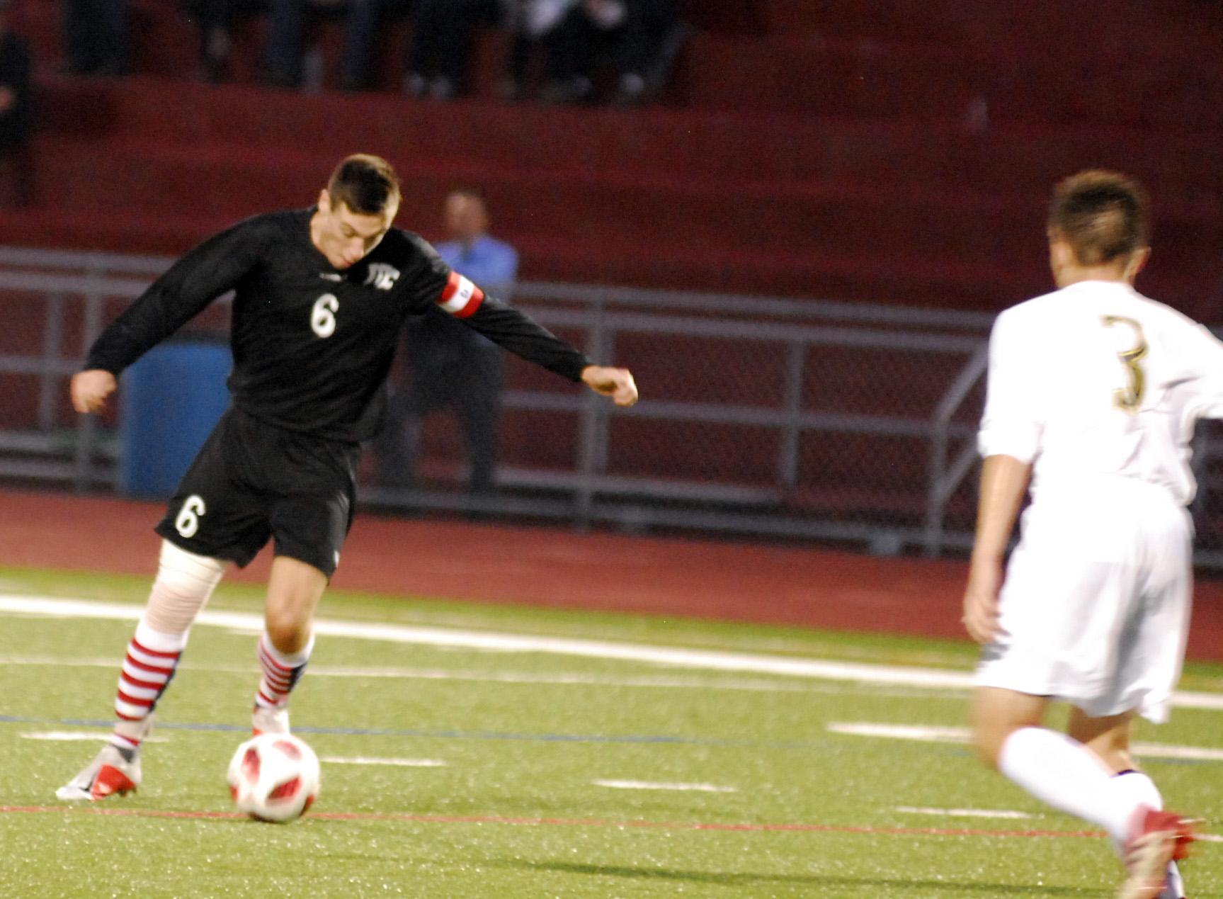 Boys soccer: Second-half goal lifts Barlow past Masuk