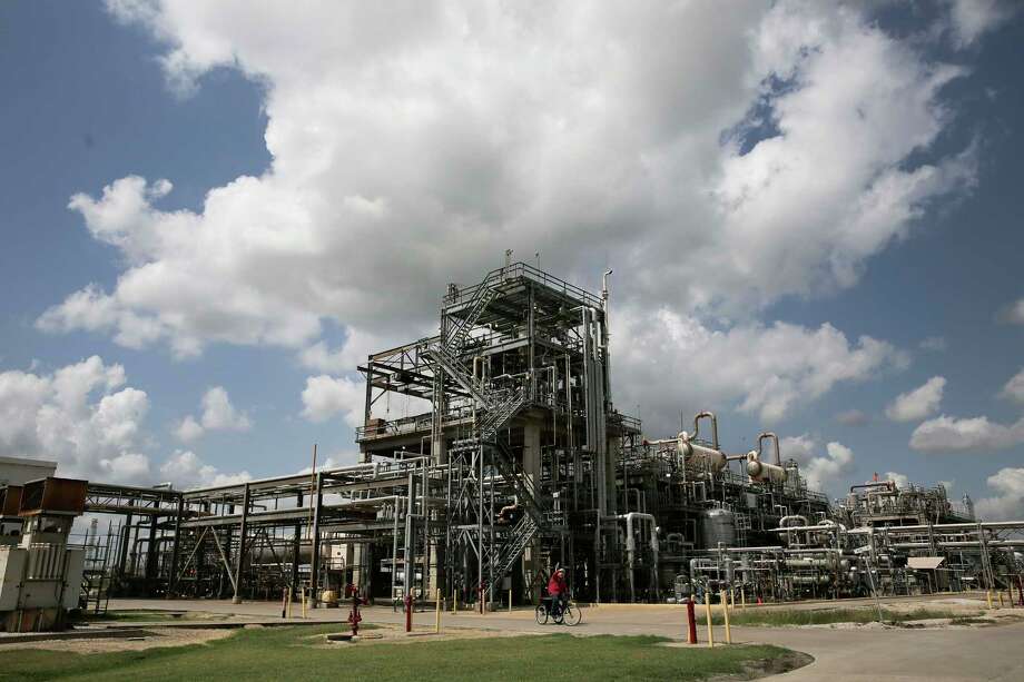 How Texas petrochemical plants transform the ethane molecule into the ...