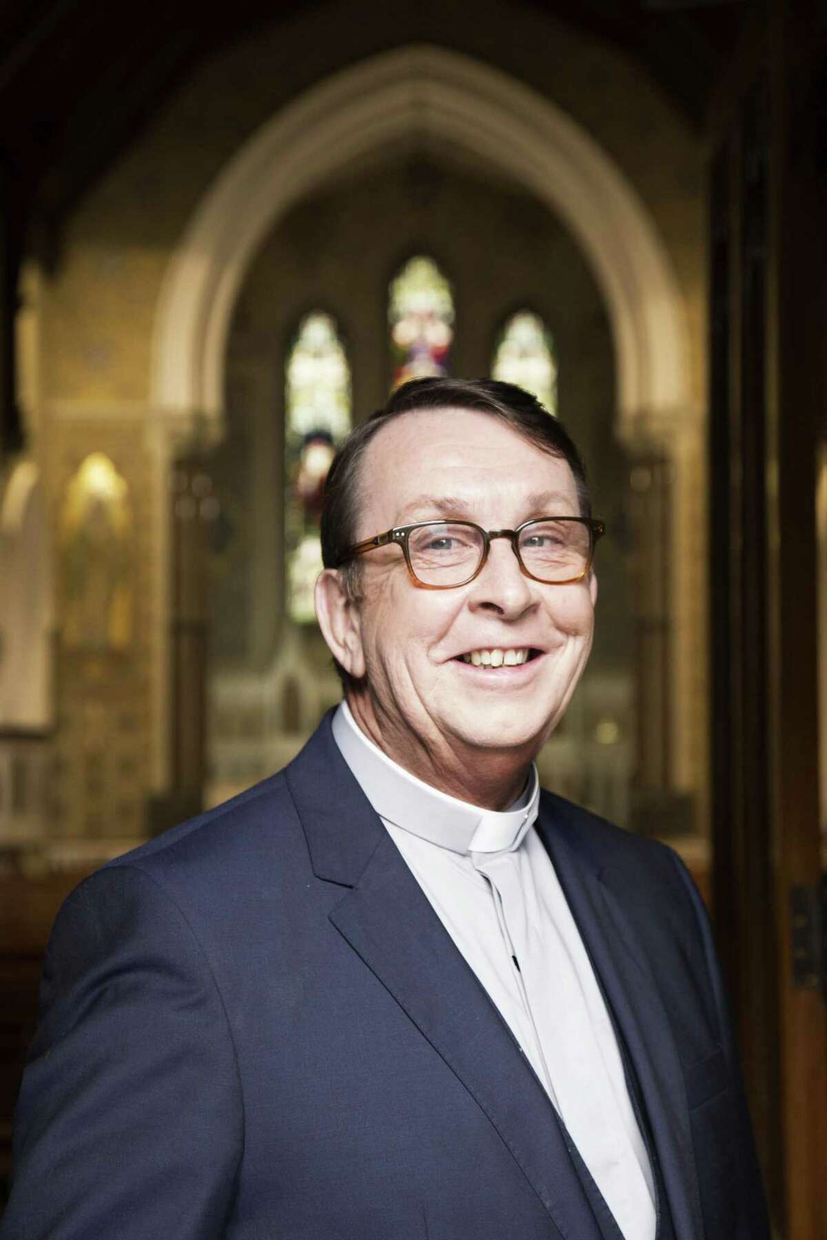 Singing priest Ray Kelly to perform at Hamden church