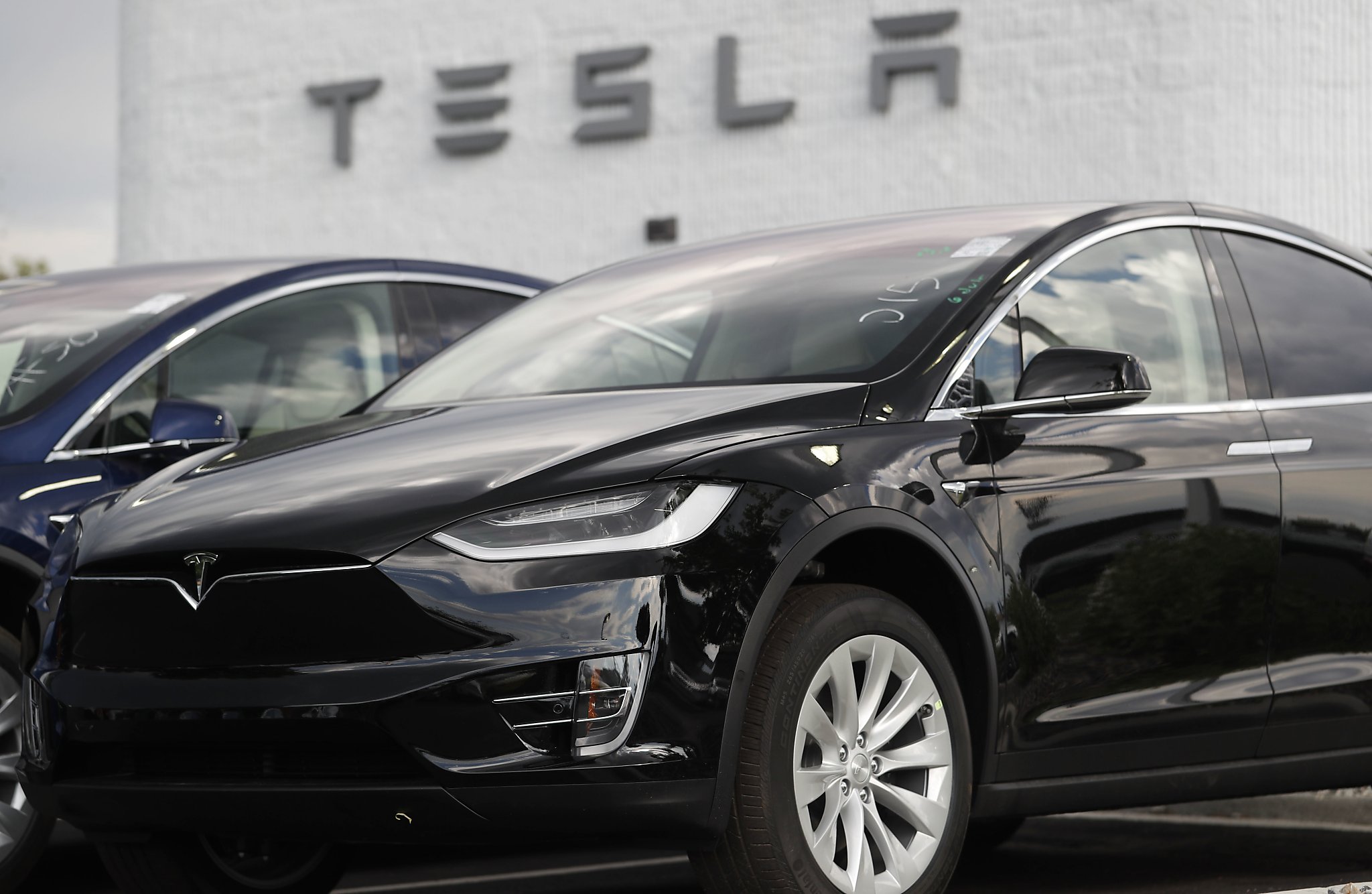 Tesla driver arrested on suspicion of DUI may have been asleep at wheel