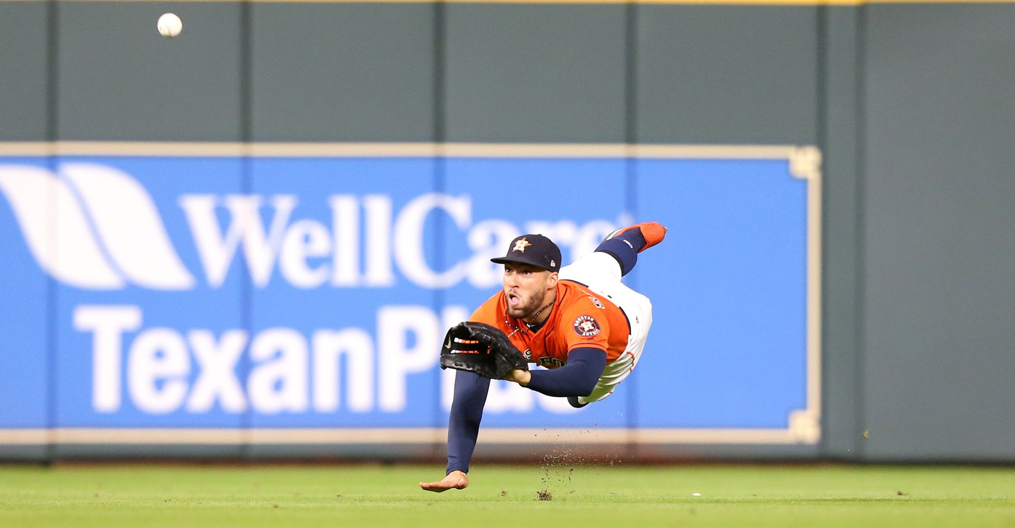 Astros' George Springer day-to-day with shoulder injury