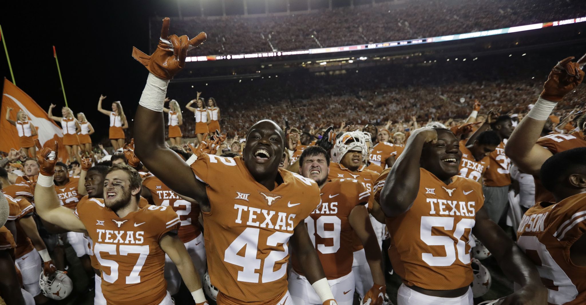 UT scores 34 unanswered points to stun USC