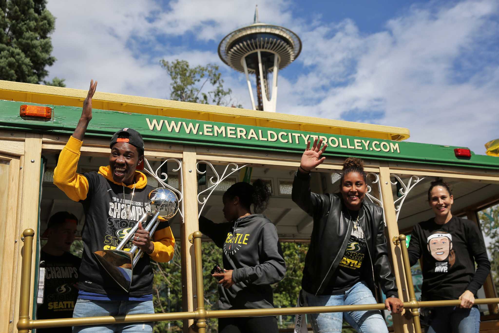 Seattle Storm celebrates championship sweep with downtown parade