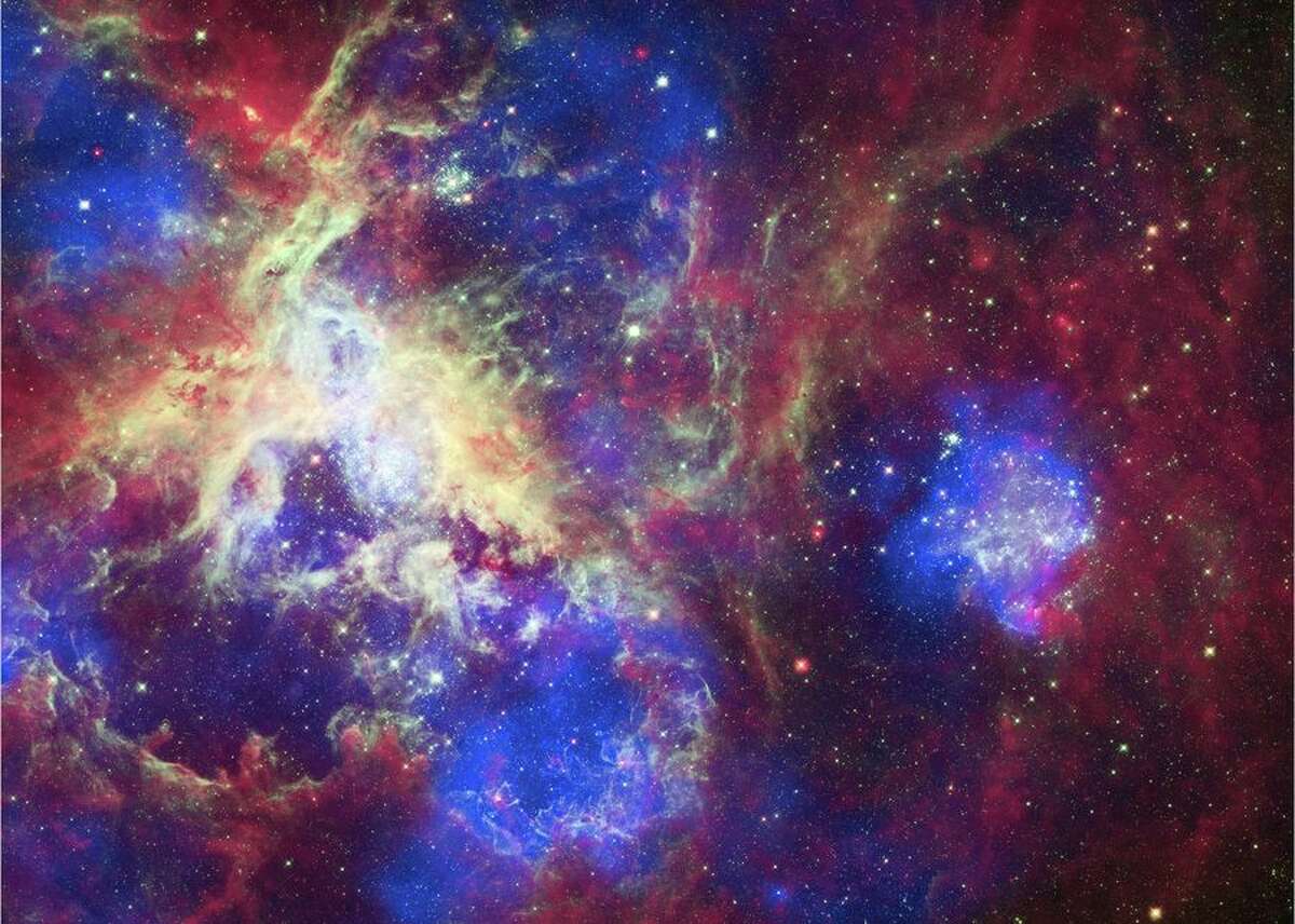 NASA's retiring Spitzer telescope snaps wild last view of Tarantula Nebula