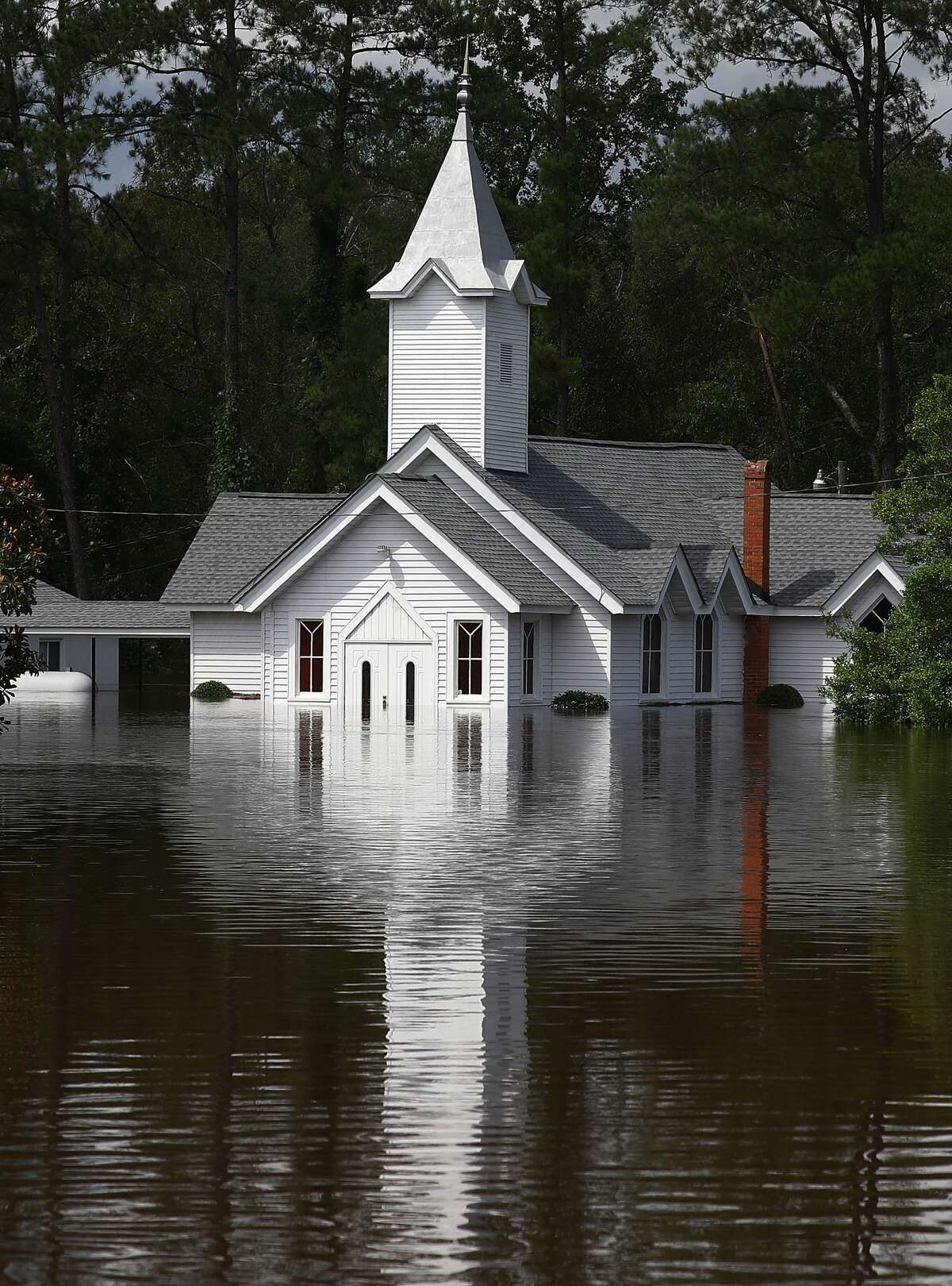 Photos show Carolina towns underwater: 'Flooding could last weeks'