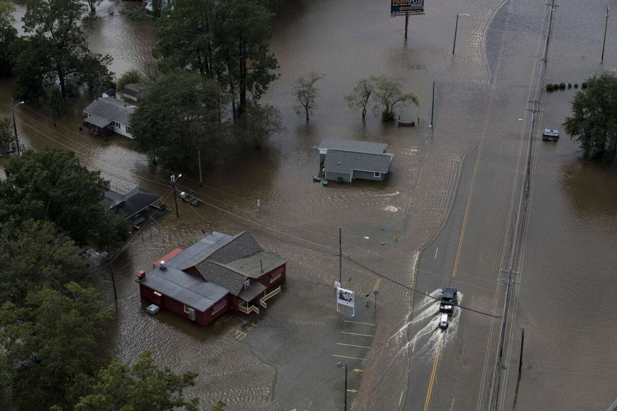 Photos show Carolina towns underwater: 'Flooding could last weeks'