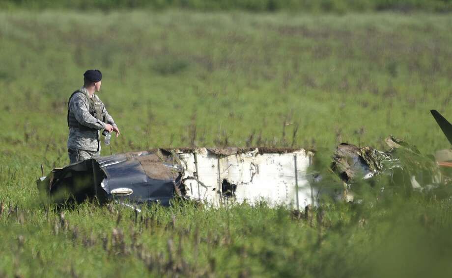 Pilots eject as Air Force plane crashes near San Antonio mall - San ...