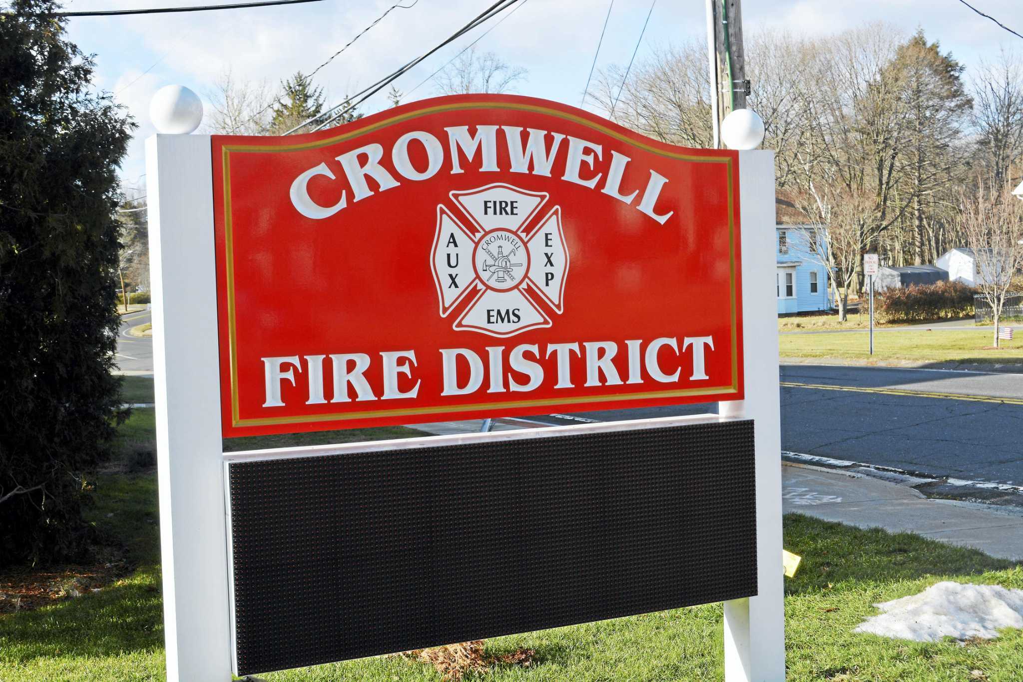 Firefighters from 4 towns, state respond to Cromwell hazmat incident