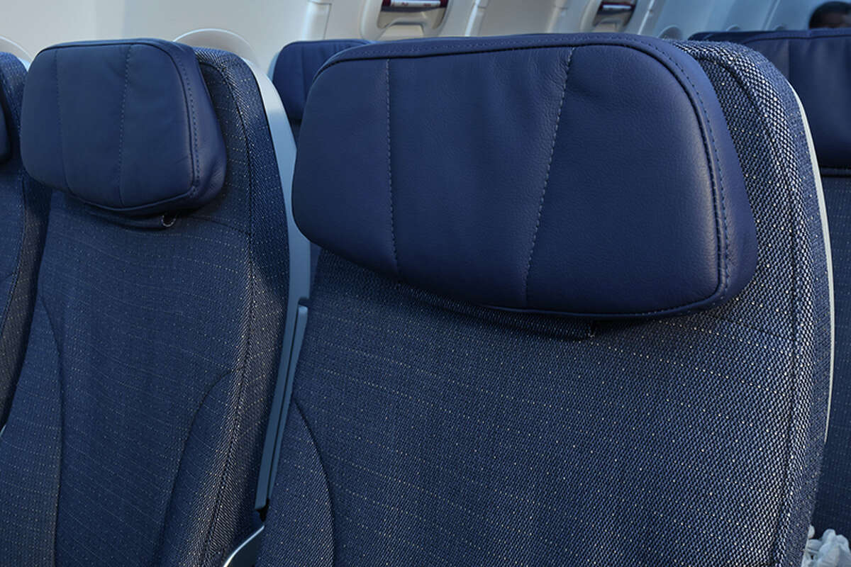 Copa Airlines unveils new 737 with lie-flat seats [PHOTOS]