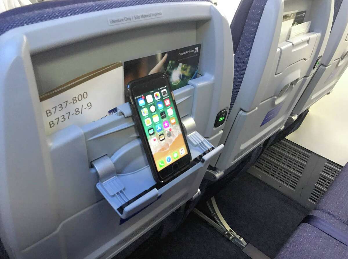 Copa Airlines unveils new 737 with lie-flat seats [PHOTOS]