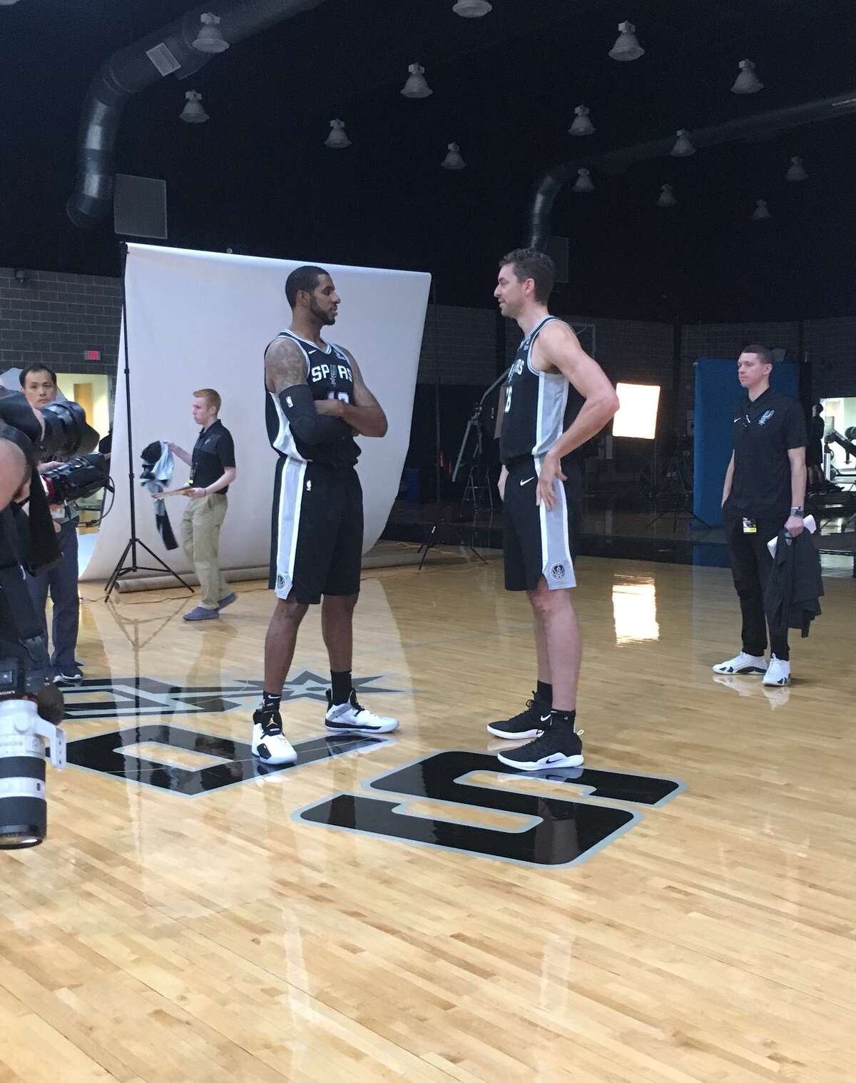 Coach Popovich thanks community for support after wife's death, talks ...