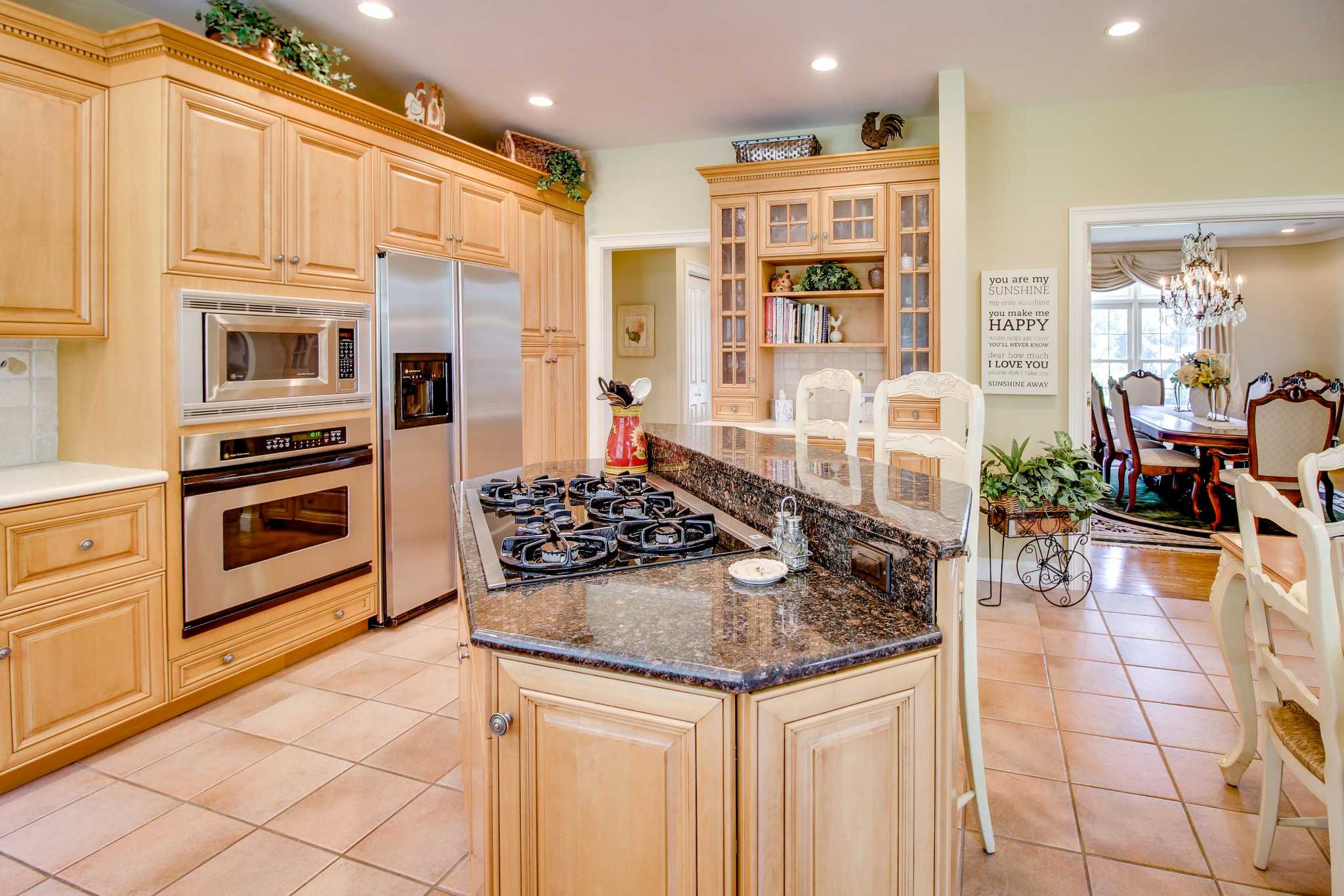 Custom-built colonial, carriage house with luxury amenities