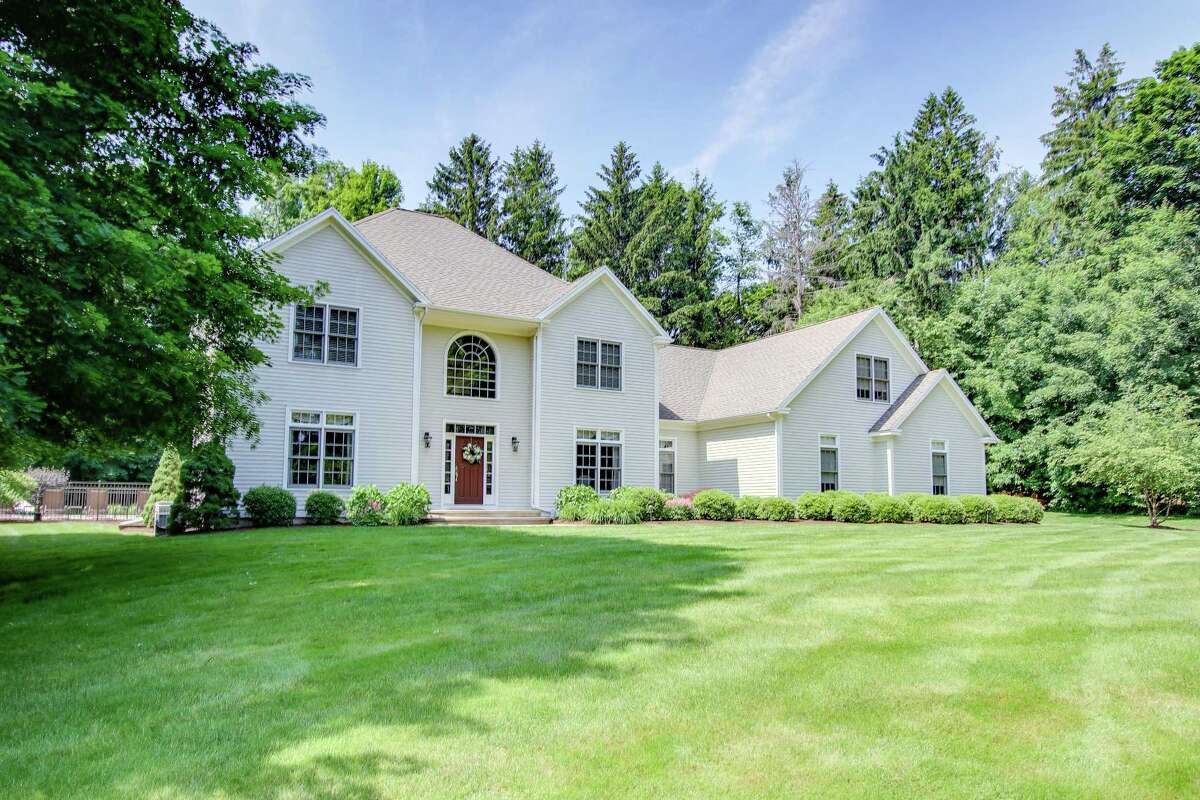 Custom-built colonial, carriage house with luxury amenities