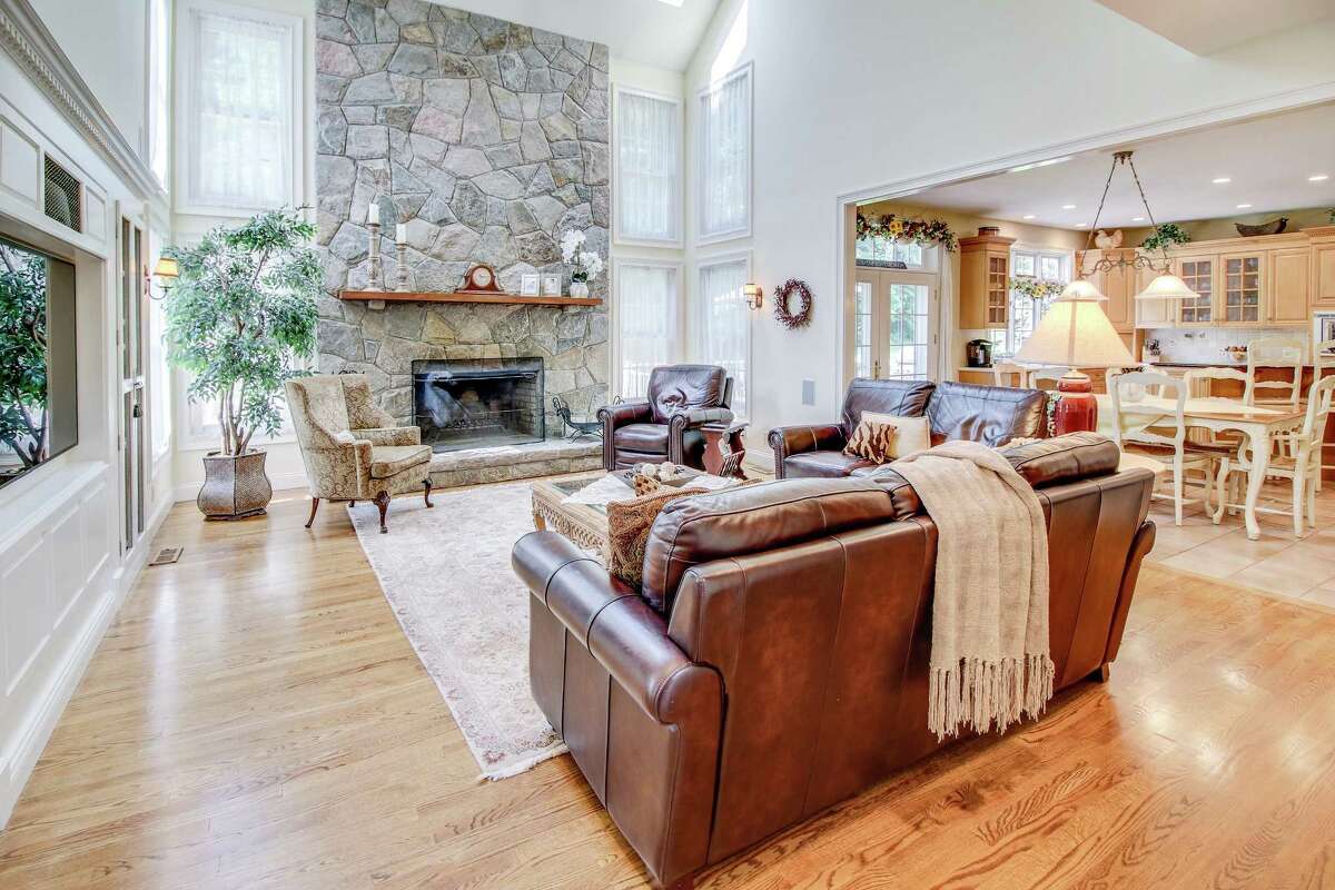 Custom-built colonial, carriage house with luxury amenities